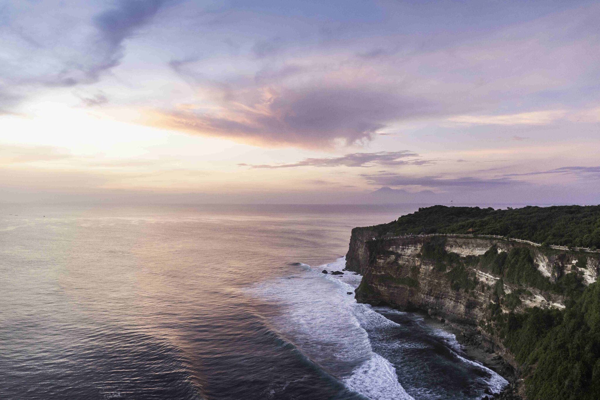 The Ultimate Guide to Nightlife Uluwatu: Top Spots to Enjoy After Dark