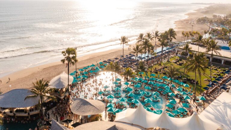 The 50 Best Infinity Pools, Bali: Stunning Locations To Brighten Your ...