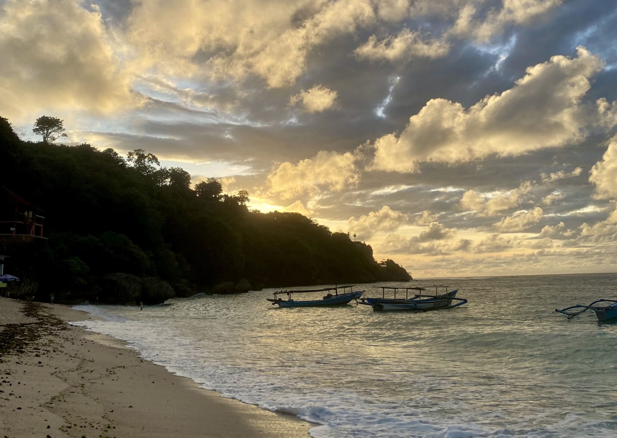 Thomas Beach Bali: Complete Guide For Surfing & Chill