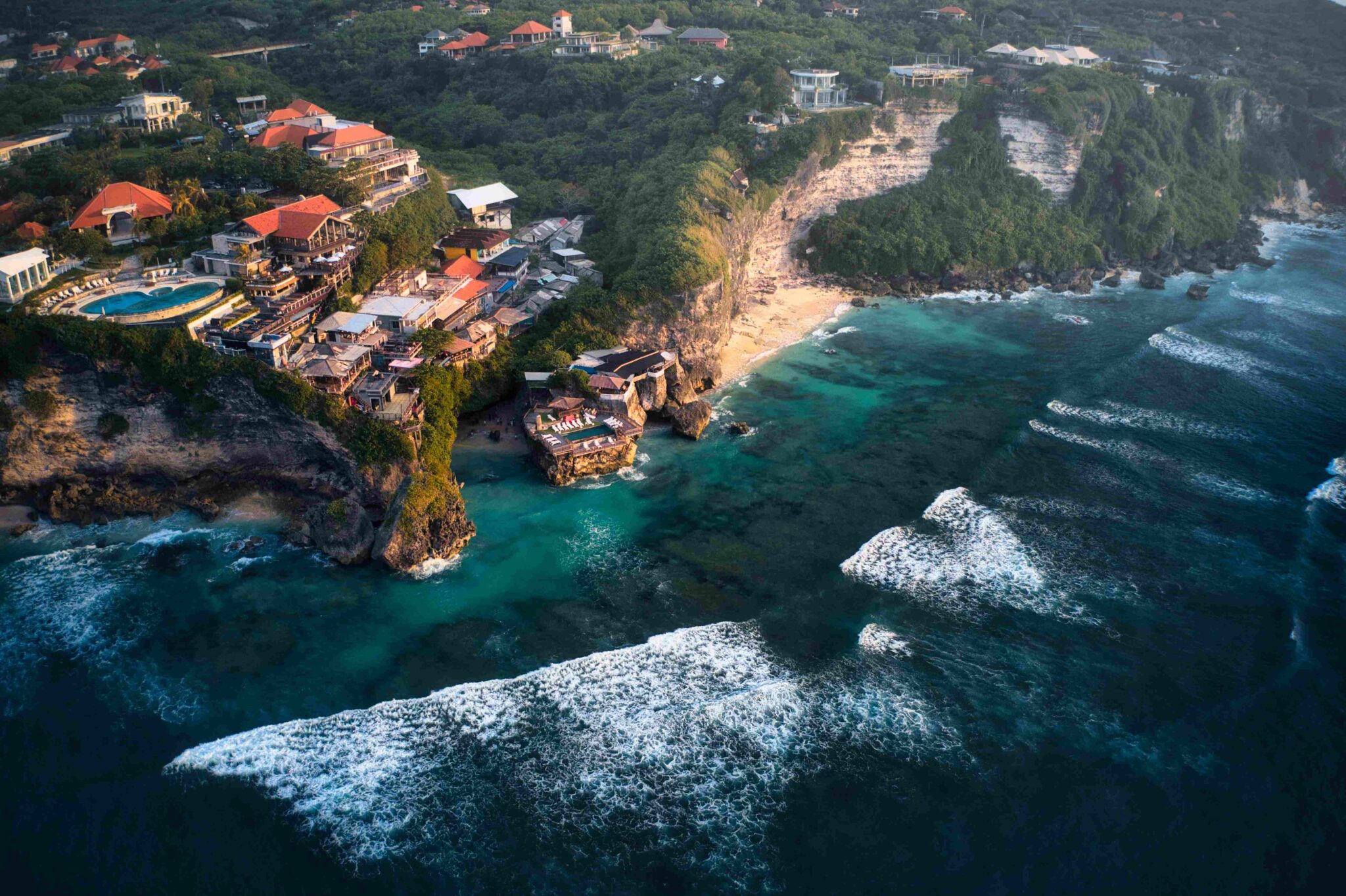 Suluban Beach Bali: Hidden Beach & Surf Break In Uluwatu