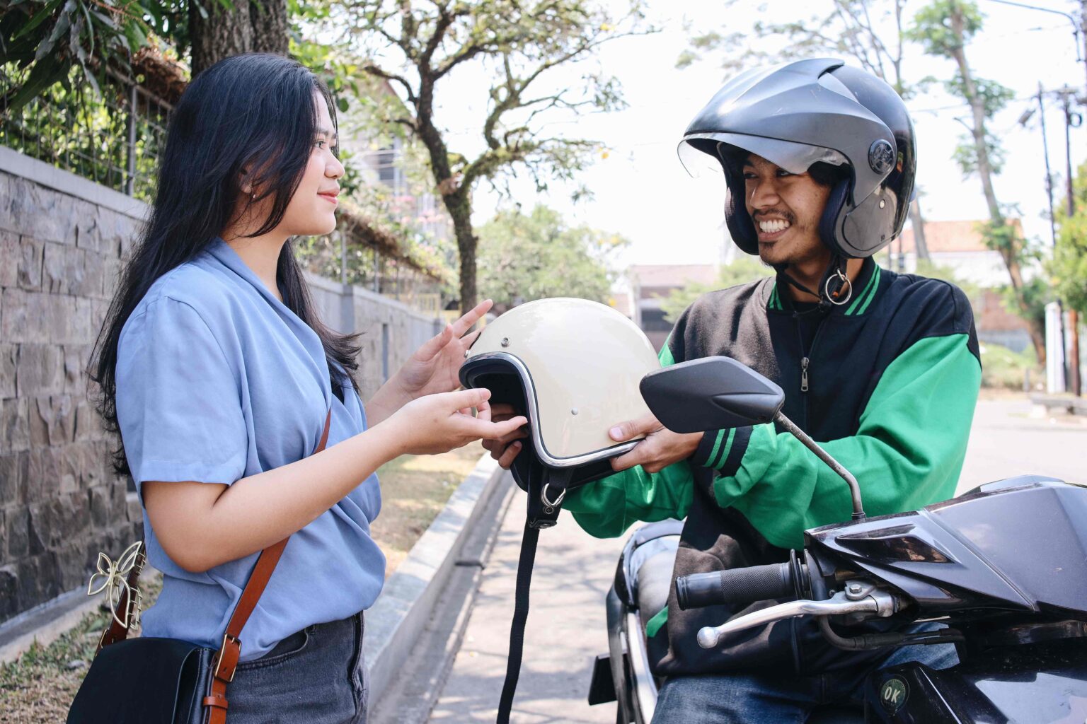 Grab Or Gojek In Bali? Comparing The Two Biggest Ride Hailing Apps In ...