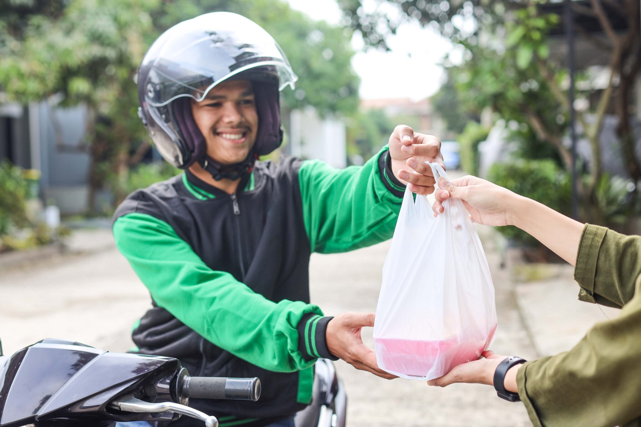Grab Or Gojek In Bali? Comparing The Two Biggest Ride Hailing Apps In ...